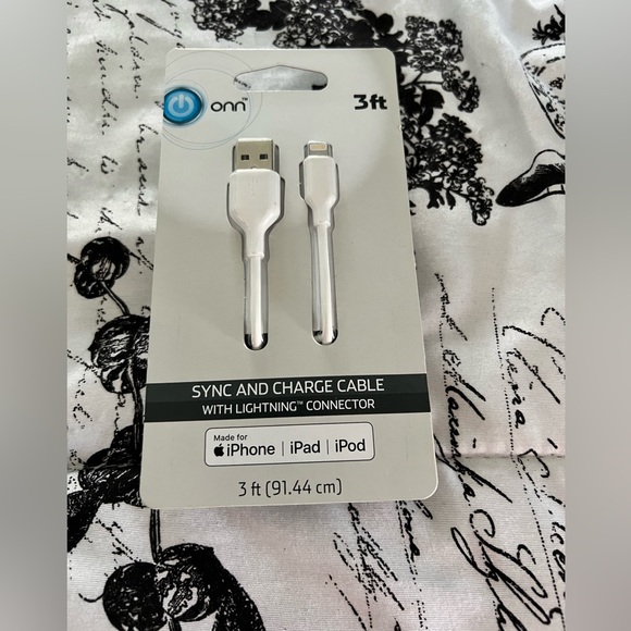 Onn | Cell Phones & Accessories | Nwt Onn 3 Foot Charging Cable Iphone ...